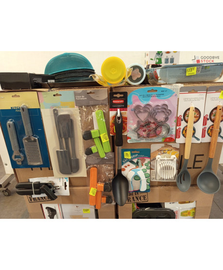 Lot de 4 cartons de vaisselle et articles de cuisine comprenant : des ...