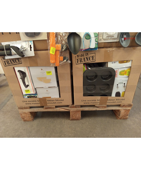 Lot de 4 cartons de vaisselle et articles de cuisine comprenant : des ...